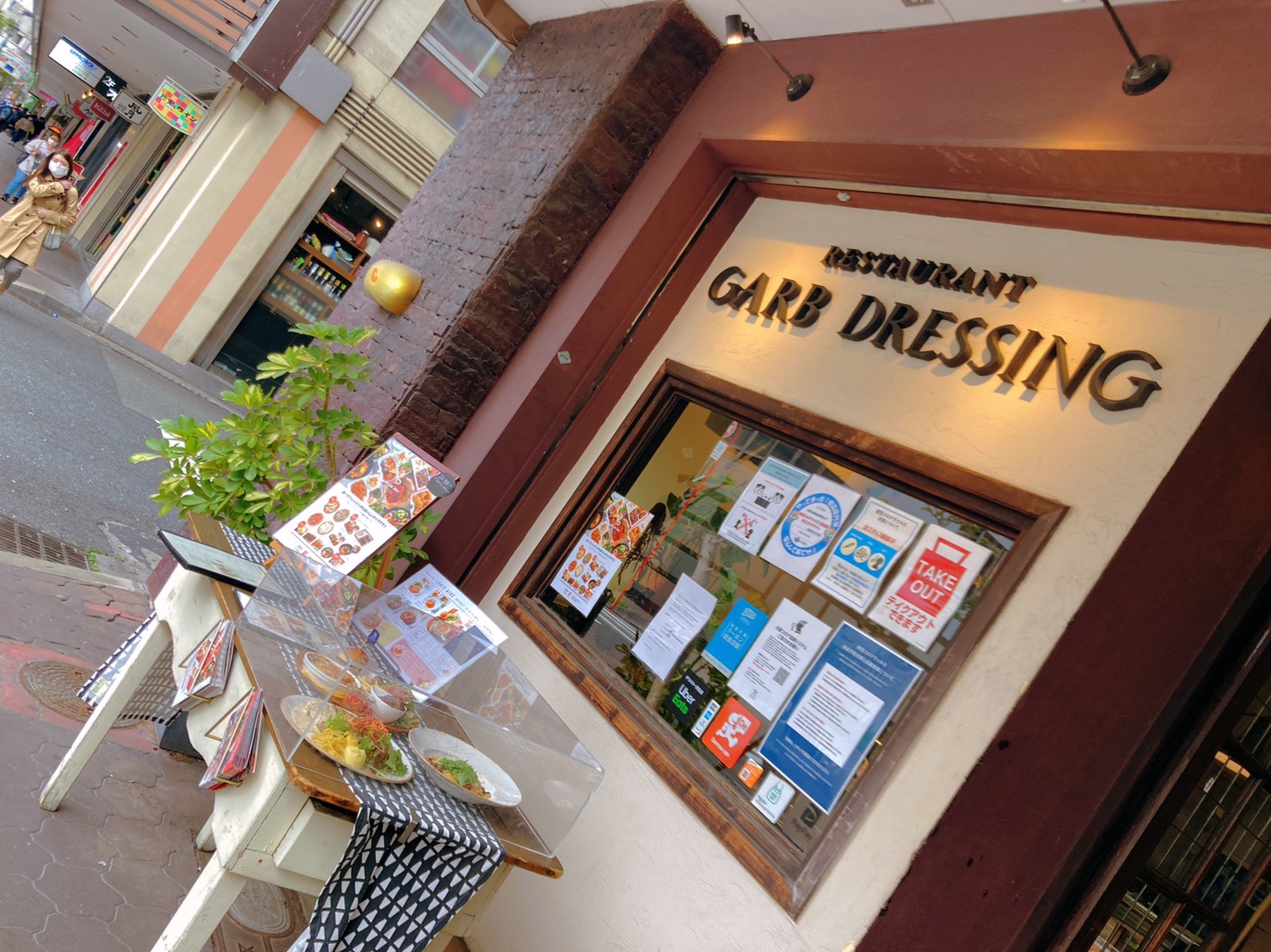 京阪京橋の高架下の大型カフェレストラン『GARB DRESSING』（ガーブドレッシング）さん - 京橋じゃーなる